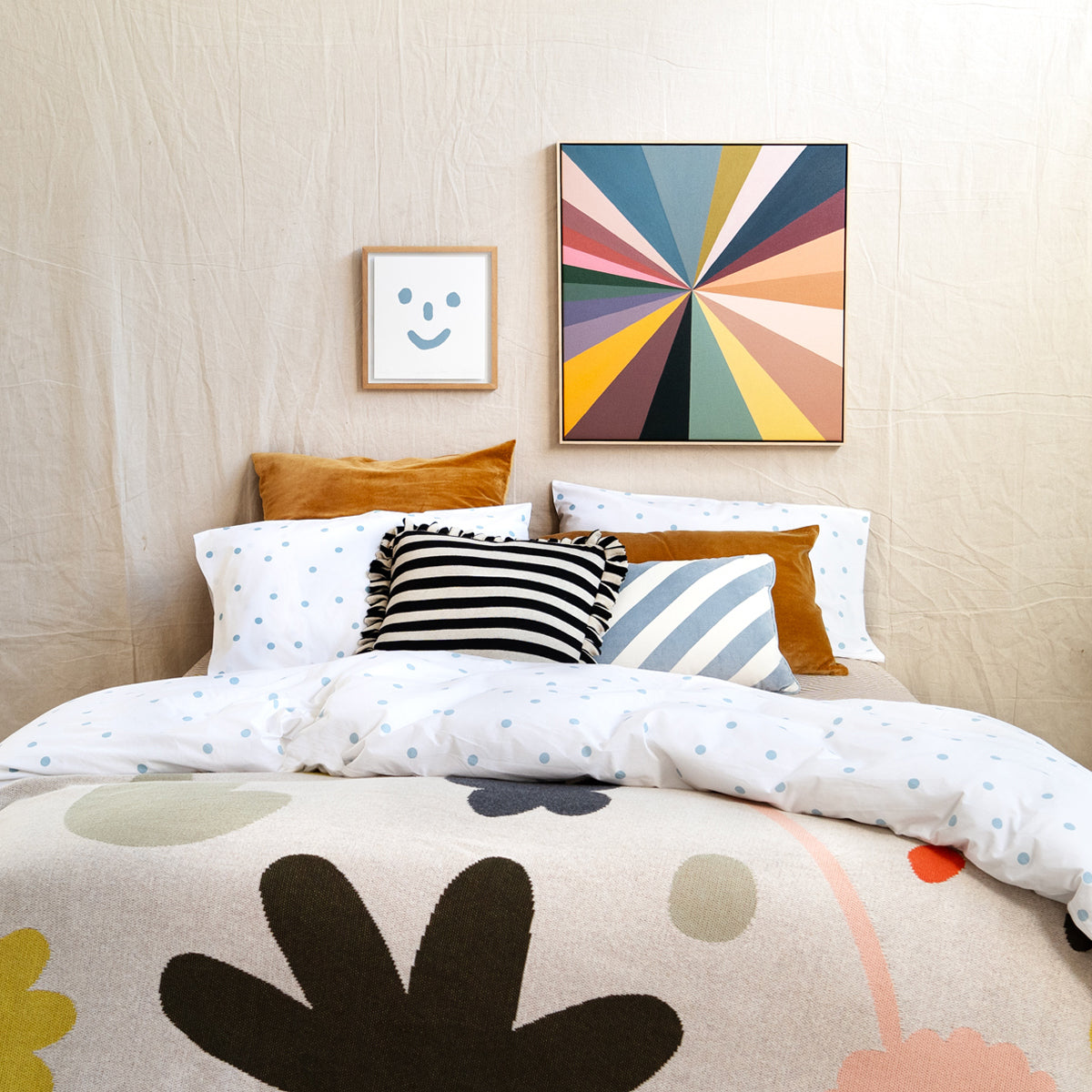 BLUE SPOT SMILEY BED – CASTLE