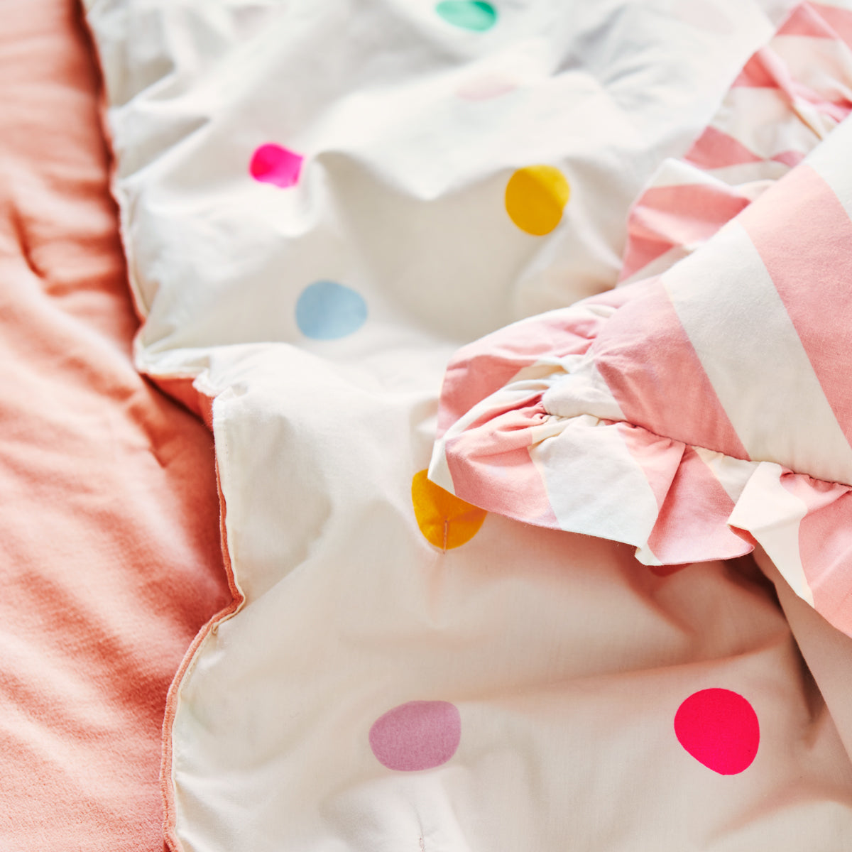 CONFETTI SPOT VELVET BEDSPREAD – CASTLE